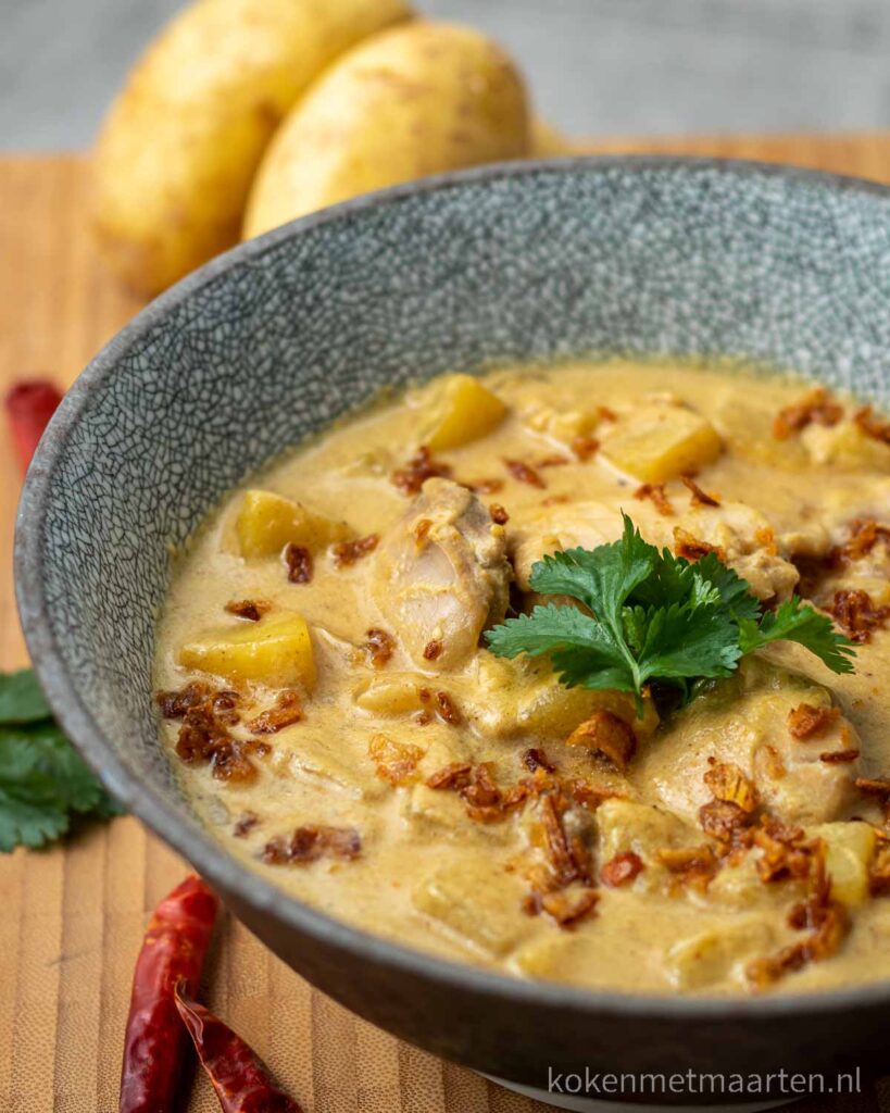 Thaise Gele Curry met Kip (Kaeng Kari Kai) - Koken Met Maarten