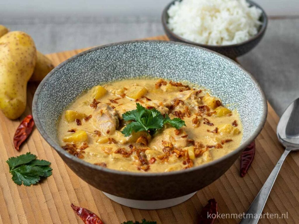 Thaise Gele Curry met Kip (Kaeng Kari Kai) - Koken Met Maarten